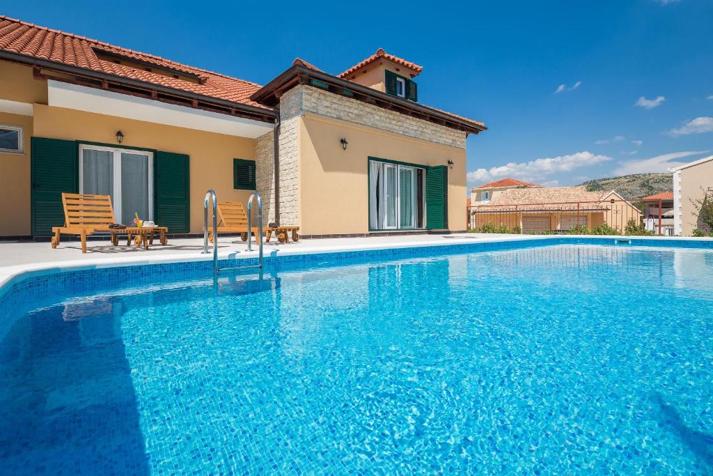 Villa Mia Heatedpool
Dugopolje - Split - Croatia