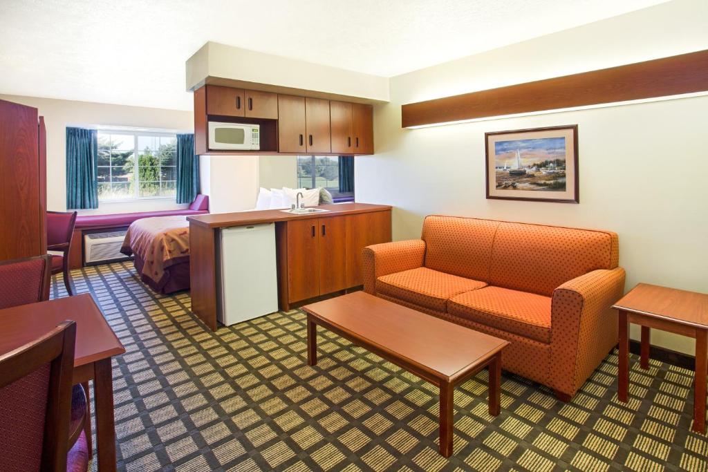 Microtel Inn & Suites by Wyndham Holland, Holland (updated prices 2025)