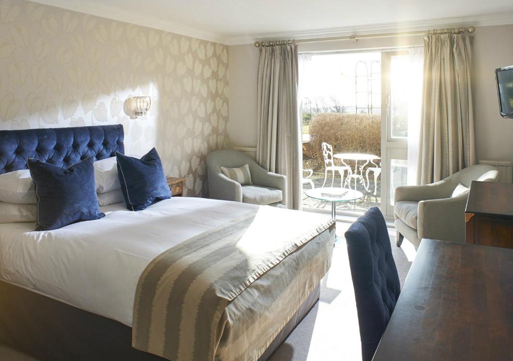 The Manor Elstree, Elstree (updated prices 2025)