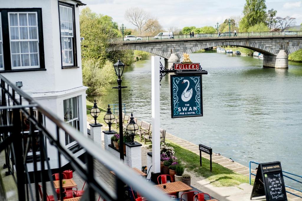The Swan Hotel, Staines (updated prices 2025)