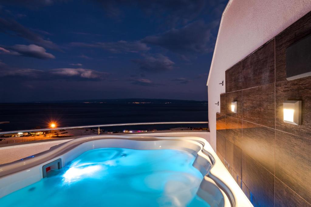 Luxe Penthouse With Stunning View And Hot Tub - Split