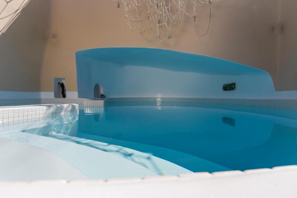 Lotza Studios, Oia (updated prices 2025)