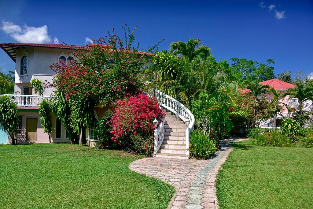 Banana Bank Lodge & Jungle Horseback Adventures, Belmopan (updated ...