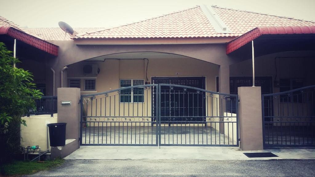 Fahaz Lumut Homestay, Lumut (updated prices 2025)