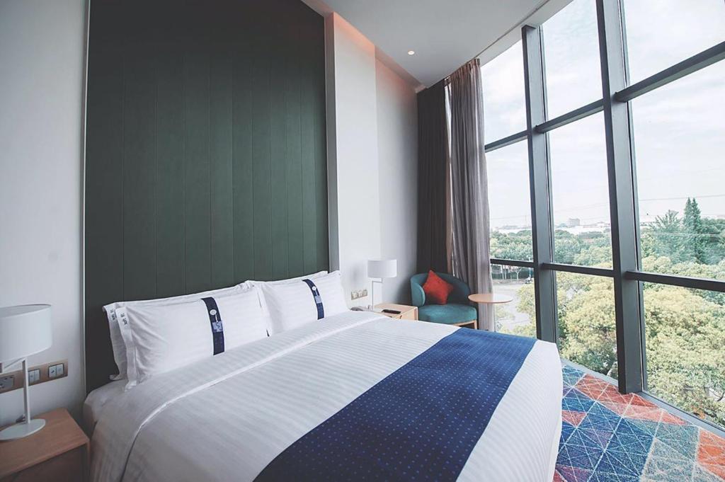 Holiday Inn Express Shanghai Songjiang Fangta by IHG, Songjiang ...