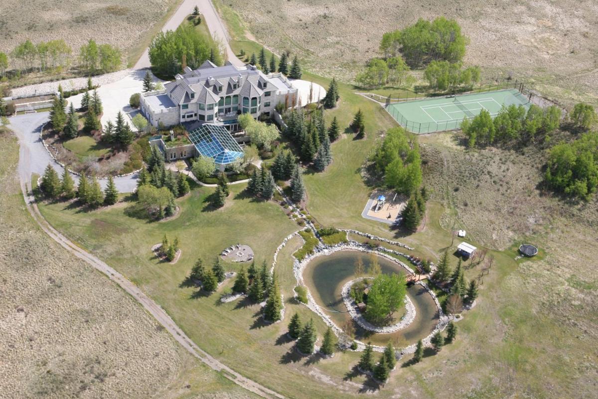 Ghost Lake Manor House | Villa in Canada, Canada