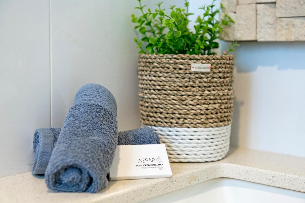 Middle Rock Beach House - Beach Front, Lake Cathie | Hotel in Lake ...