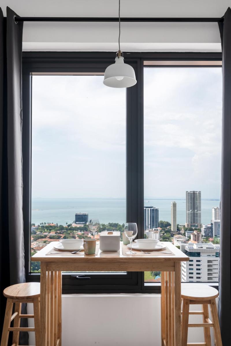 Muji Studio 1 - Seaview at 218 Tropicana Near Komtar Food Heaven with Netflix & TV Box - George town