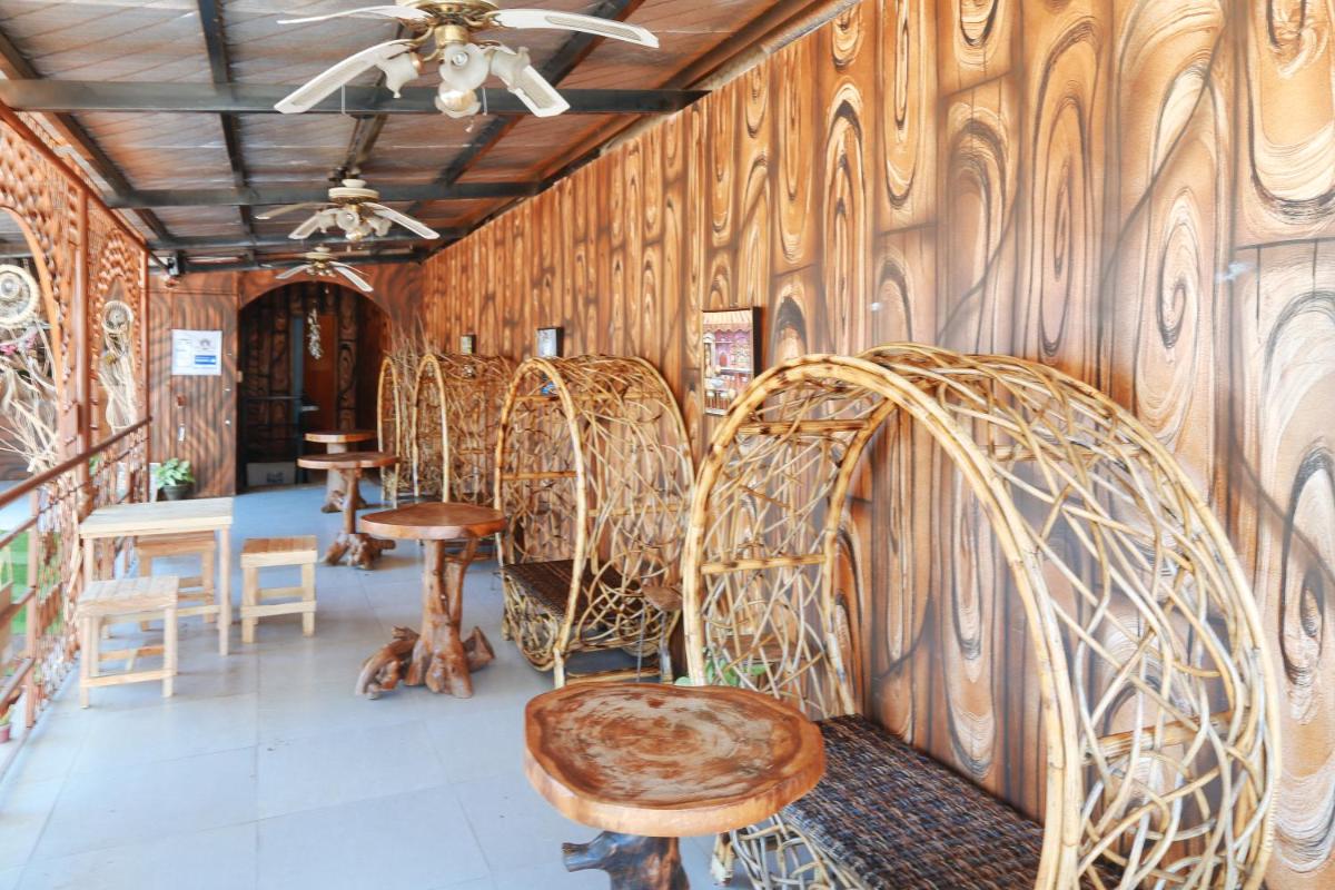RedDoorz Plus @ Castle Chateau Iloilo - Iloilo city