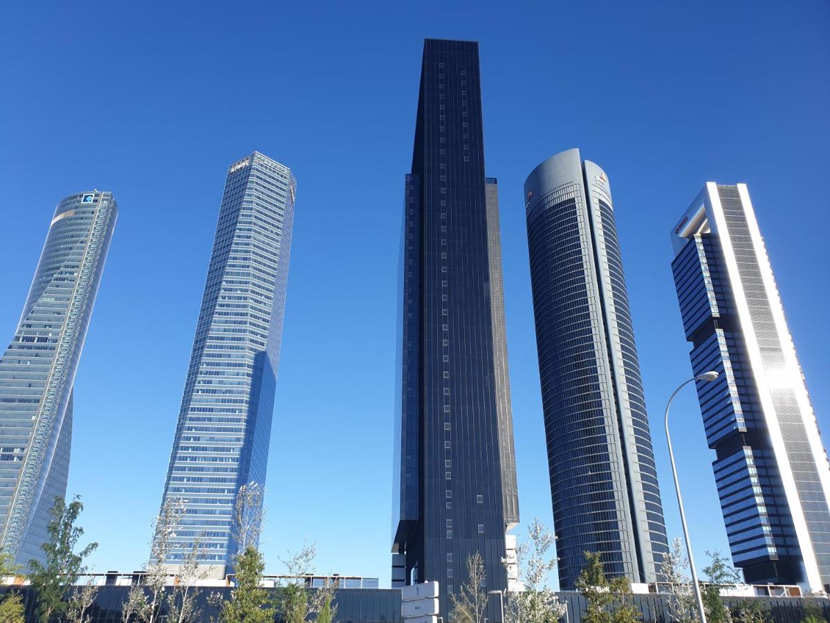 Bonito Apto Cinco Torres Plaza Castilla - Housity