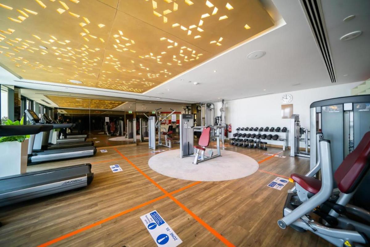 Deluxe 1 bed in Damac Paramount - Gym &Pool | Apartment in Dubai ...