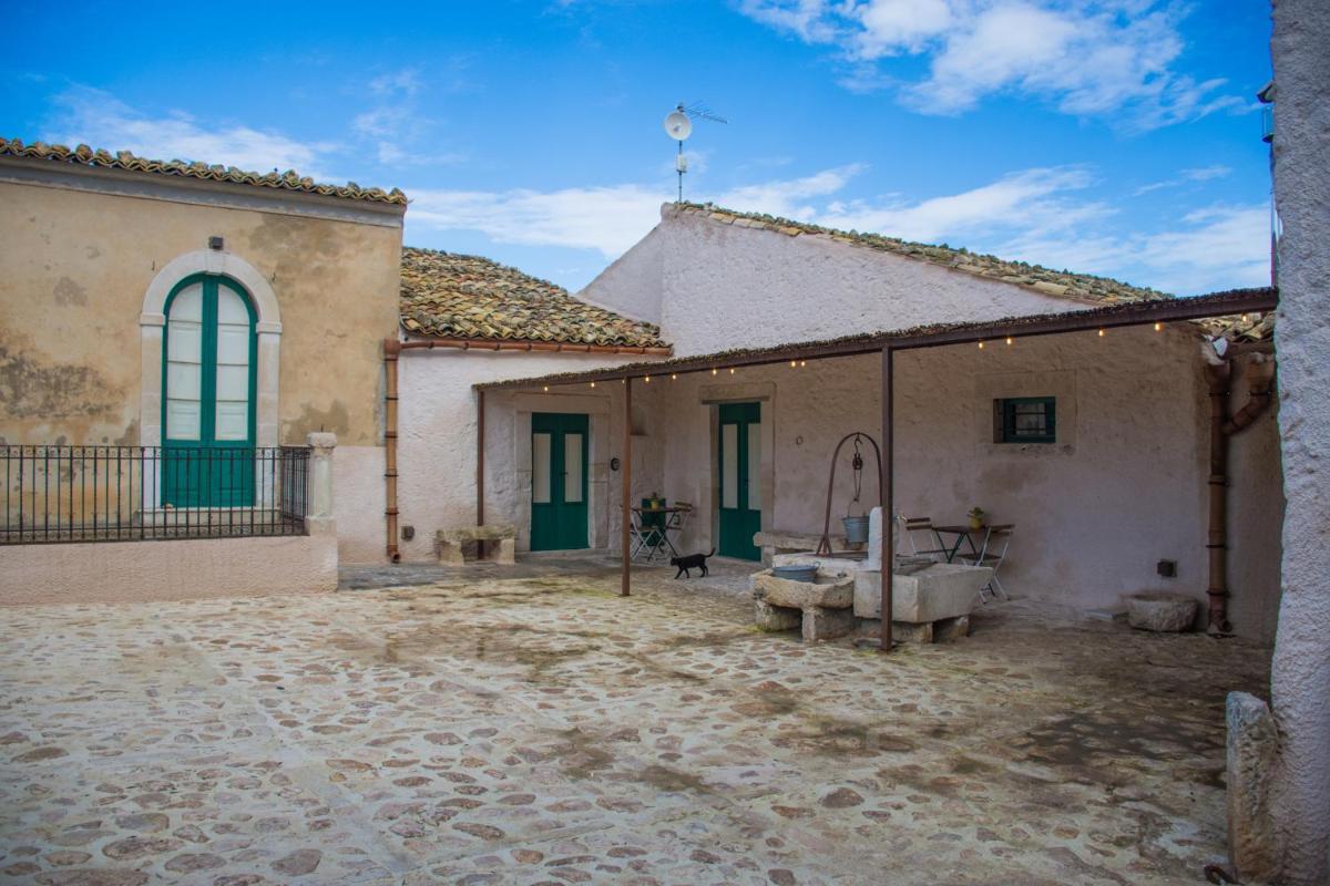 Chiusa del Curiale - ospitalità in vigna | B&B in Comiso, Italy