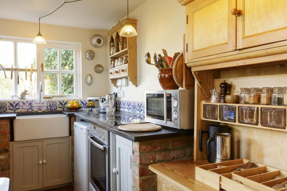 Water Cottage, a perfect ancient House in Suffolks prettiest tiny ...