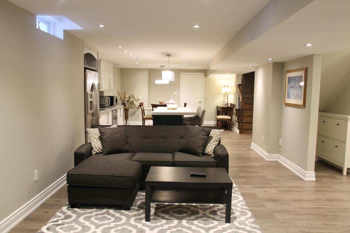 Fully Furnished private basement with separate entrance - Richmond hill
