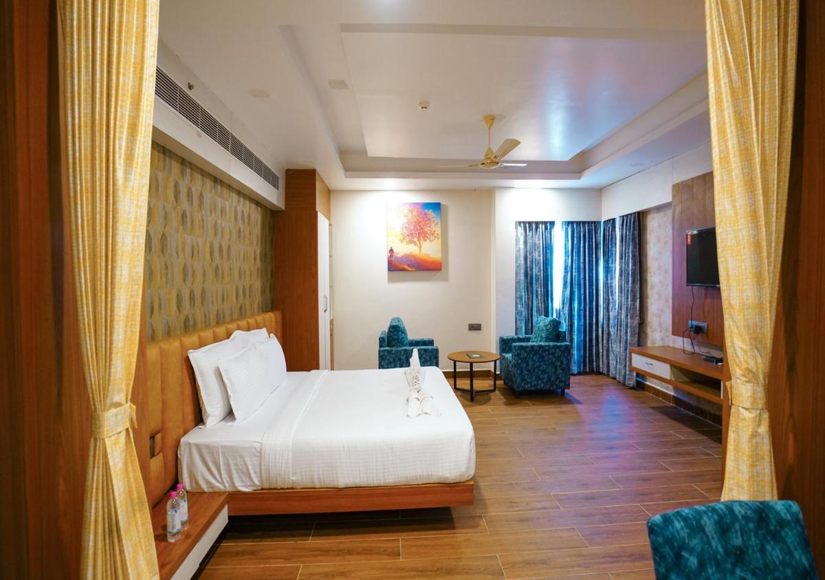 Kovvuru Grand | Hotel in Proddat?r, India