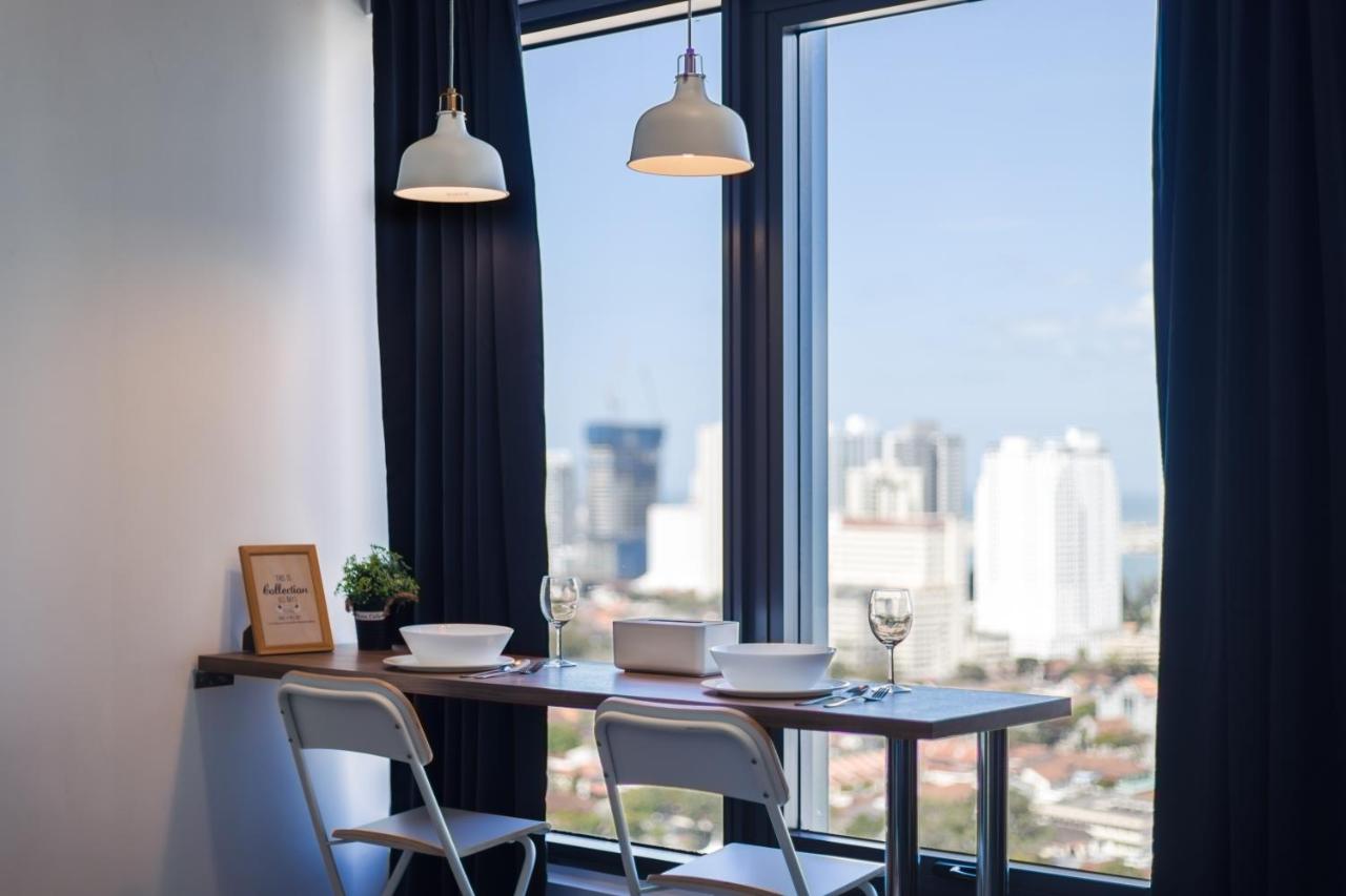 MUJI B&W Studio - Seaview at 218 Tropicana NEAR Komtar Food Heaven Heritage with Netflix - Housity