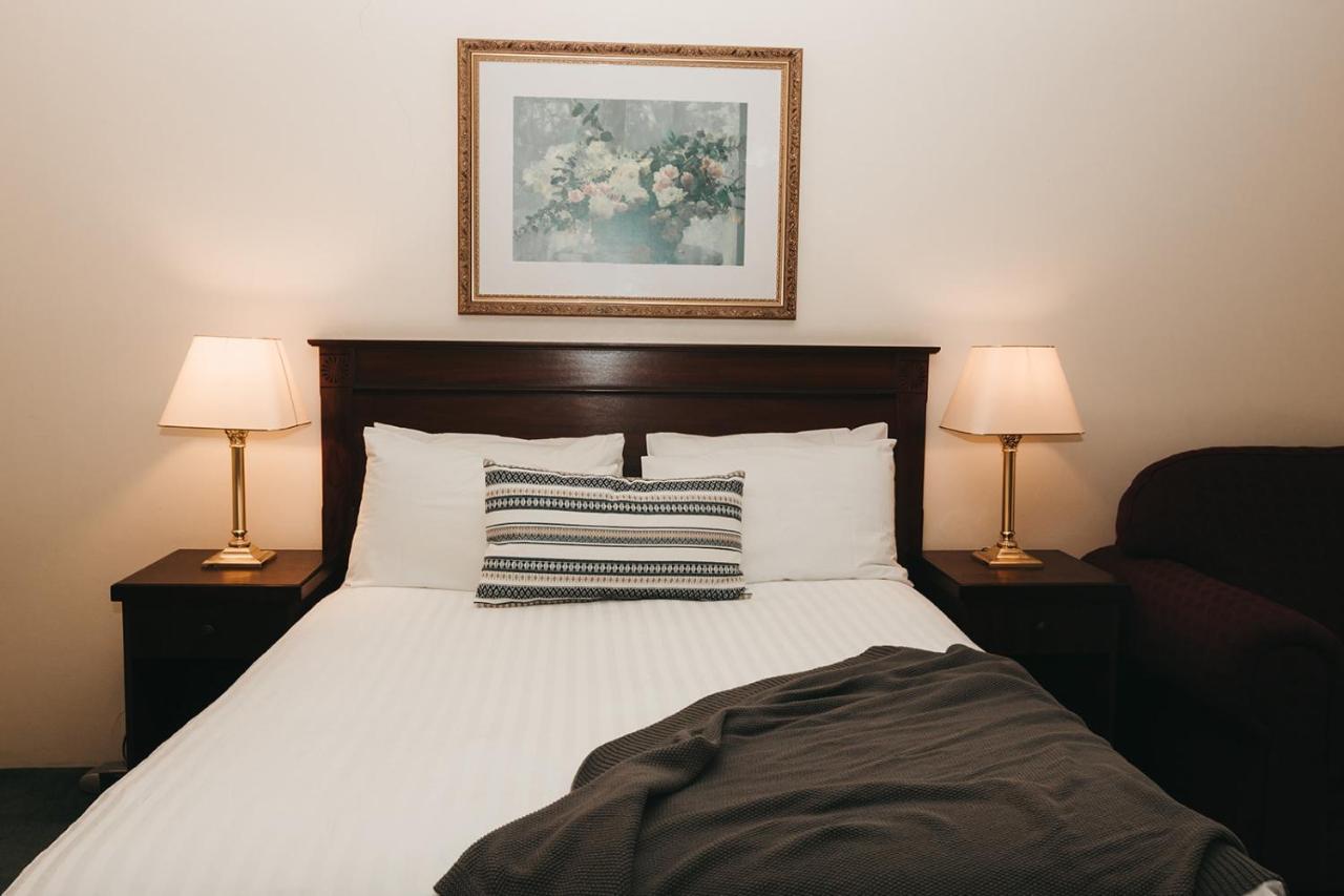 The Lawson Riverside Suites - Housity