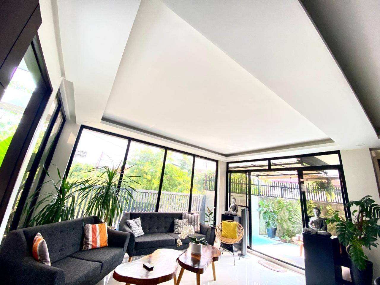 inspired with exclusive dipping pool - Housity