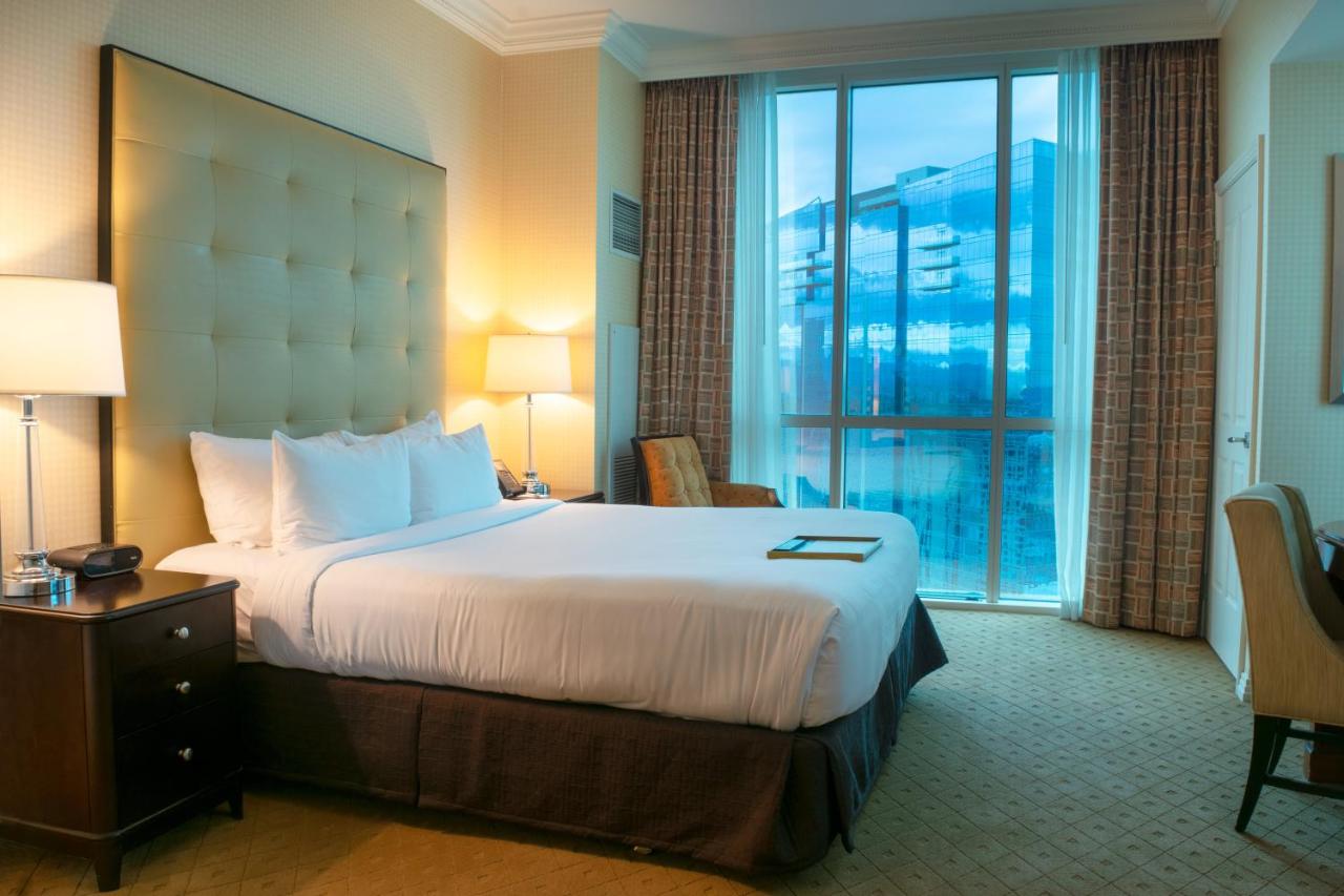 15 Best Hotels In Las Vegas Without A Casino - 2024 Guide