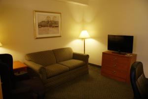 Country Inn & Suites by Radisson, Lansing, MI, Lansing (updated prices ...
