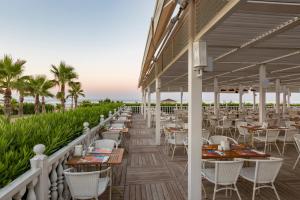 Royal Alhambra Palace, Side