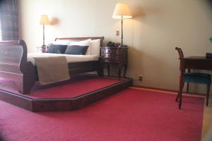 VR Hamilton, Hamilton (updated prices 2025)