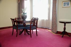 VR Hamilton, Hamilton (updated prices 2025)