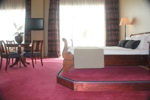 VR Hamilton, Hamilton (updated prices 2025)