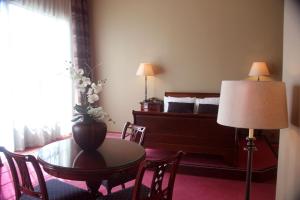 VR Hamilton, Hamilton (updated prices 2025)