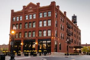 The Charmant Hotel, La Crosse – Updated 2024 Prices