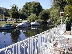 Warren Lodge, Shepperton (updated prices 2025)