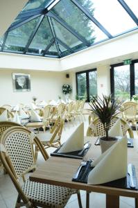 The Old Barn Inn, Newport – Updated 2024 Prices