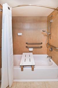 Holiday Inn Tyler - Conference Center, an IHG Hotel, Tyler – Updated ...