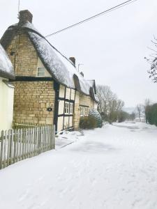 Bells Cottage, Alderton (updated prices 2025)