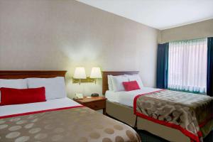 Hotel Ramada by Wyndham Hawthorne/LAX, CA - Booking.com