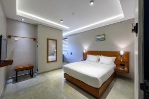 Fern Colombo, Colombo (updated prices 2025)