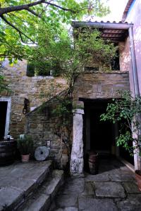 Traditional Istrian Stone House, Šmarje (updated prices 2025)
