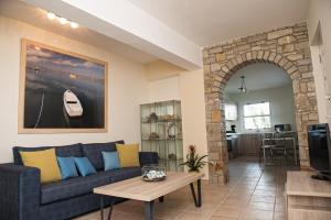 Kiveri Luxurious Seaside Apartment, Kiveri