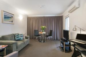 The Peninsula Riverside Serviced Apartments, Perth (updated prices 2025)