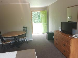 The Spirit Rock Outpost & Lodge, Wiarton (updated prices 2025)