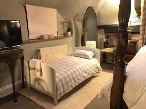 Bells Cottage, Alderton (updated prices 2025)
