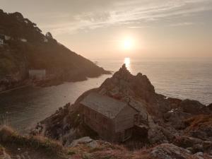 The House on the Props, Polperro (updated prices 2024)
