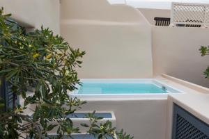 Lotza Studios, Oia (updated prices 2025)