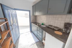 Lotza Studios, Oia (updated prices 2025)