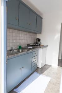 Lotza Studios, Oia (updated prices 2025)