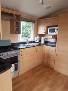 Caravan for rent at Tattershall Holiday Park, Tattershall – Updated ...