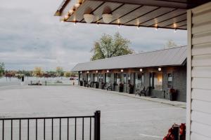 The Bayview Motel - Fort Frances, ON - Lakeside Motel, Fort Frances ...