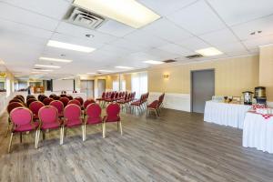 Ramada by Wyndham Coquitlam, Coquitlam (updated prices 2025)