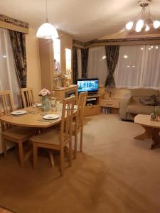 Caravan for rent at Tattershall Holiday Park, Tattershall – Updated ...