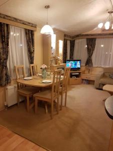 Caravan for rent at Tattershall Holiday Park, Tattershall – Updated ...